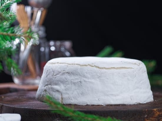 How To Decorate A Cake Without Icing Tips | Cake Karma