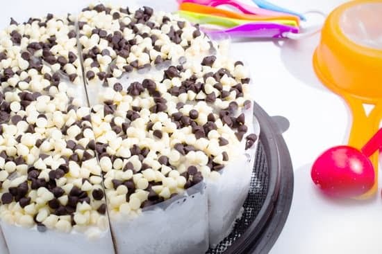 How To Decorate Cake Without Icing | Cake Karma